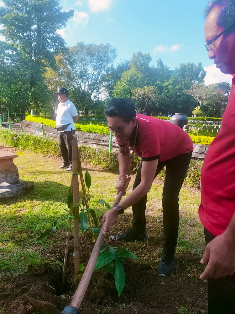 Gerakan Penanaman Pohon Bersama - kominfostatistik.denpasarkota.go.id